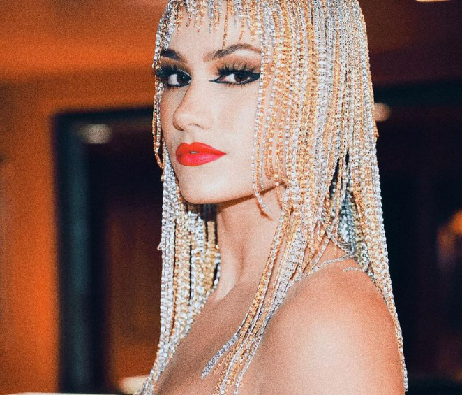 LIZA STARDUST - Crazy Horse Paris
